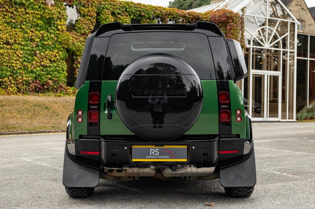 Land Rover Defender 110 3.0 D250 Mhev X-Dynamic SE Auto 4WD Euro 6 (s/S ...