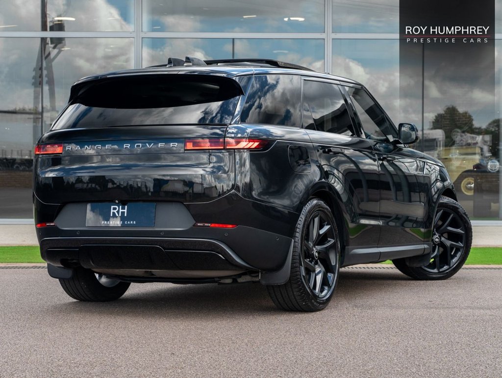Land Rover Range Rover Sport 3.0 D300 Mhev SE Suv 5dr Diesel Auto 4WD ...