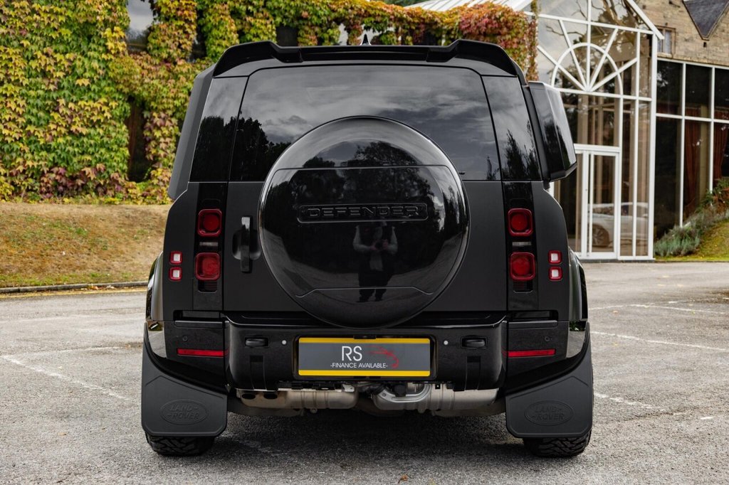 Land Rover Defender 110 3.0 D250 Mhev X-Dynamic SE Auto 4WD Euro 6 (s/S ...