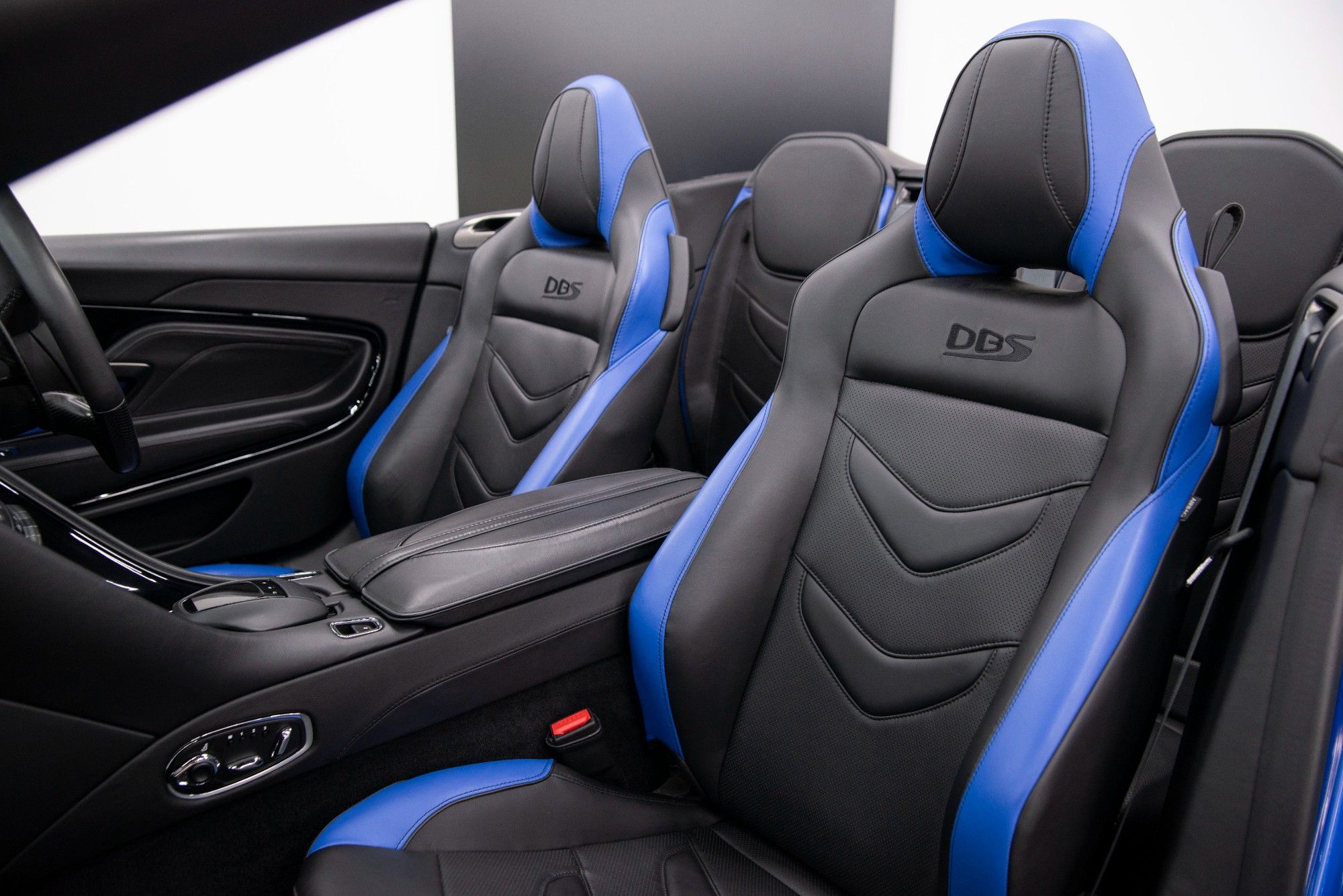 Aston Martin Dbs 5.2 V12 Biturbo Superleggera Volante