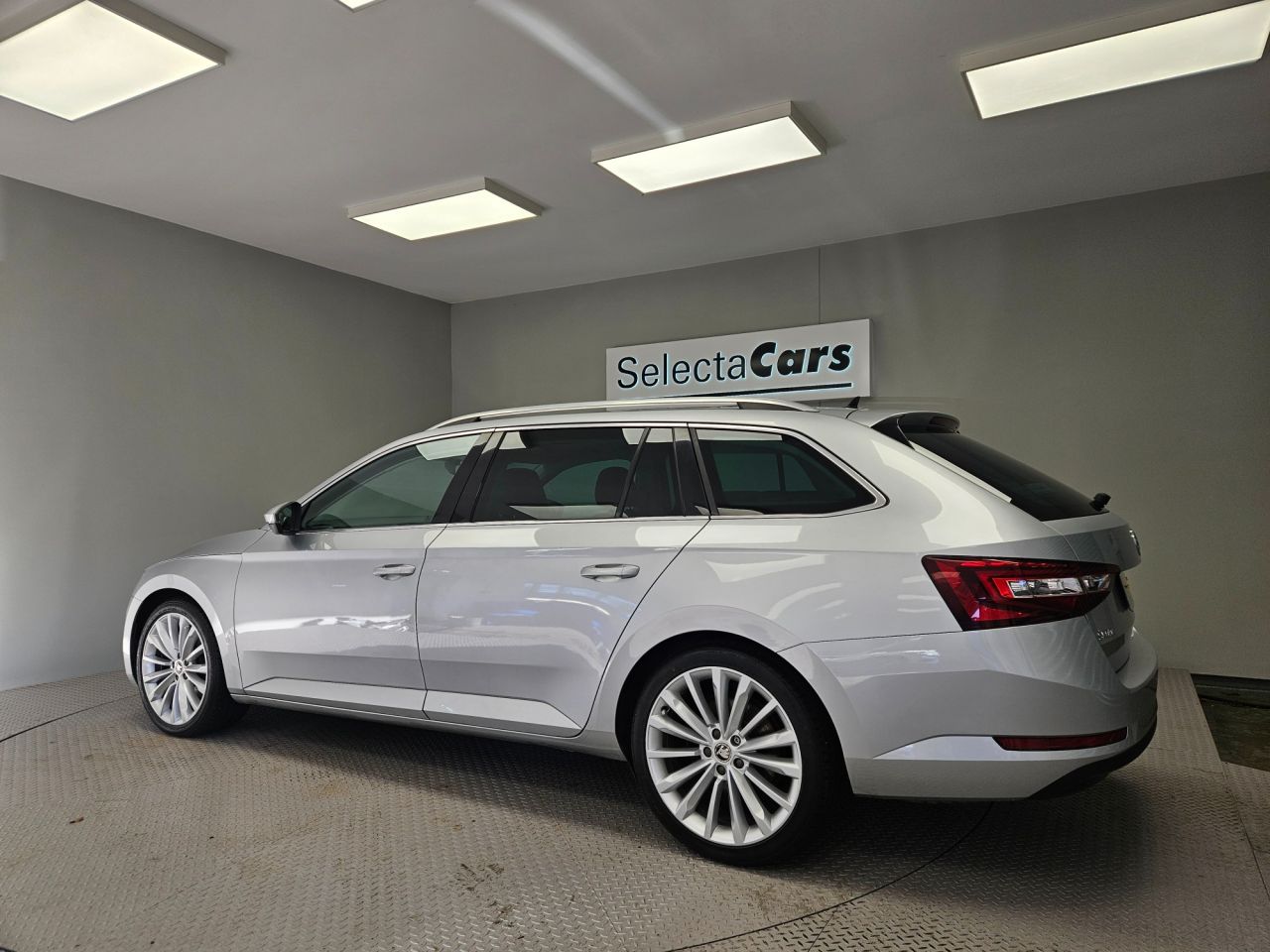 2021 Skoda Superb 0.0l £12,995