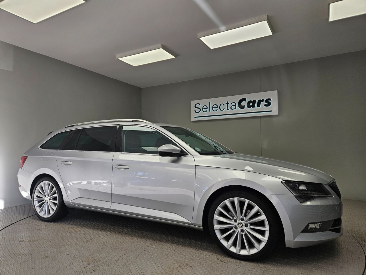 2021 Skoda Superb 0.0l £12,995