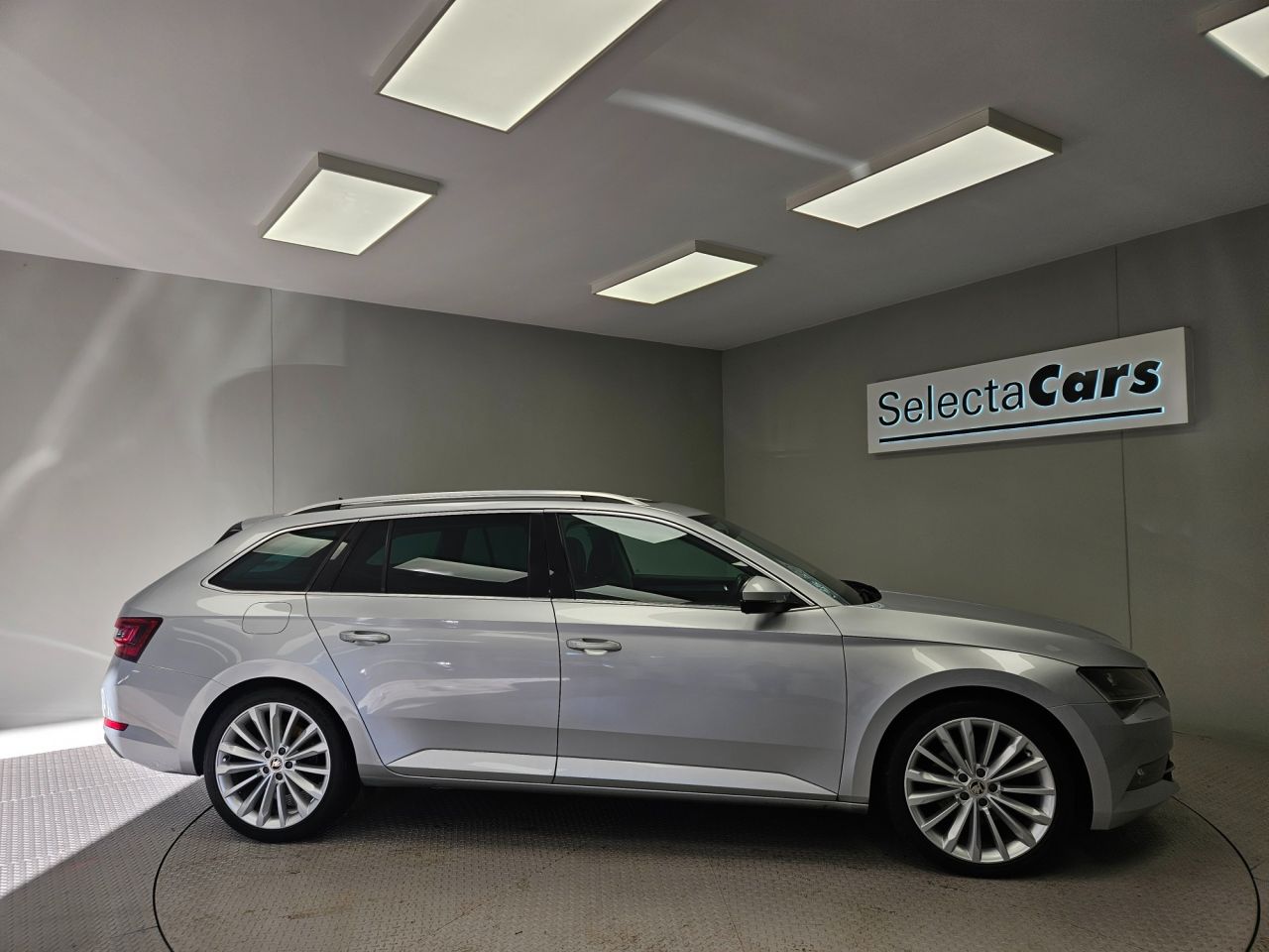 2021 Skoda Superb 0.0l £12,995