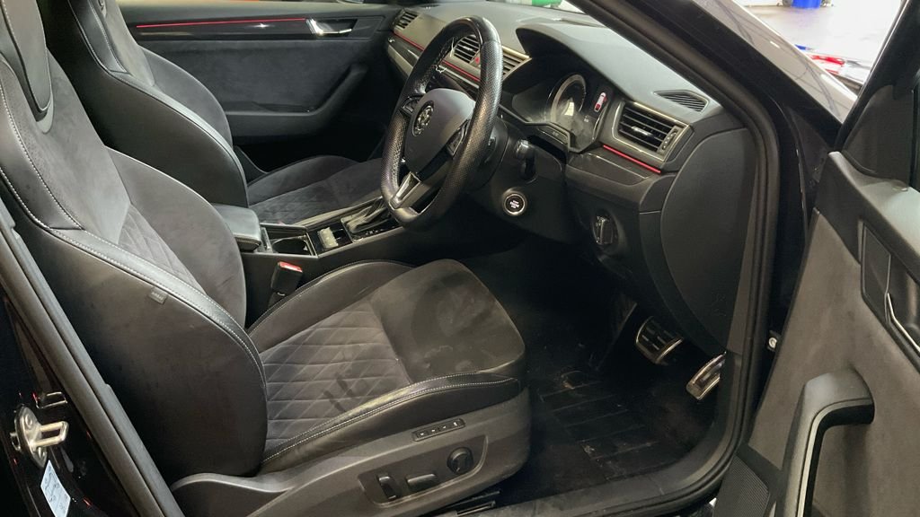 Skoda Superb 2.0 TSI Sportline Estate 5dr Petrol DSg Euro 6 (s/S) (220 Ps)