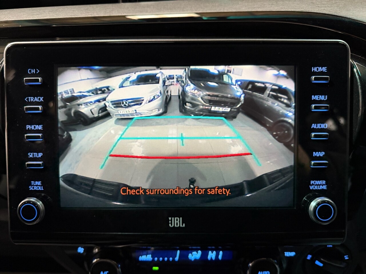 Toyota Hi-Lux 2.8 D-4d Invincible X Pickup Double Cab 4dr Diesel Auto ...