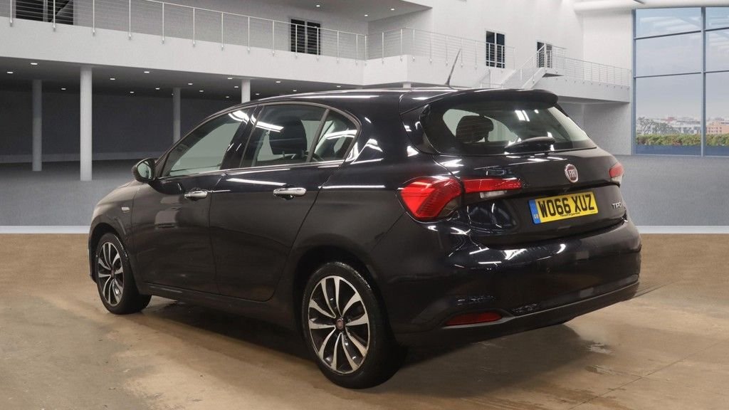 Fiat Tipo 1.3 Multijetii Lounge Hatchback 5dr Diesel Manual Euro 6 (s/S ...