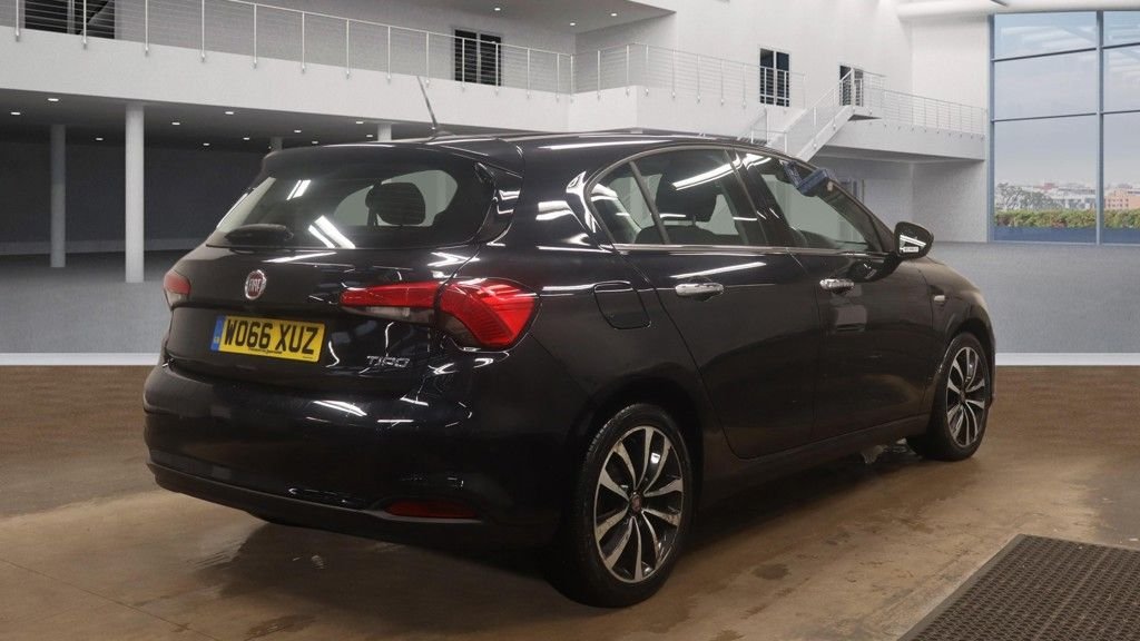 Fiat Tipo 1.3 Multijetii Lounge Hatchback 5dr Diesel Manual Euro 6 (s/S ...