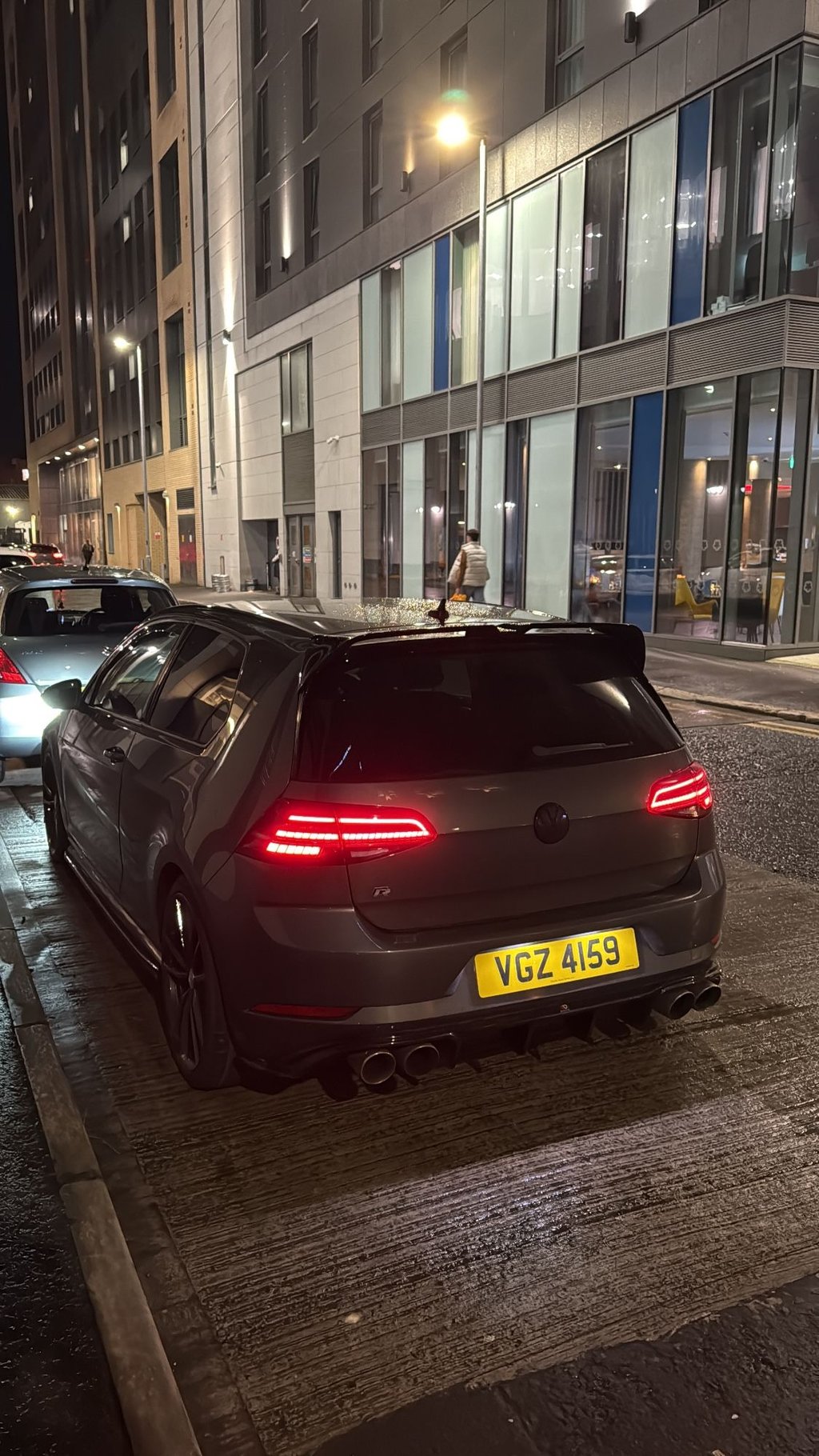 Volkswagen Golf 2.0 TSI R Hatchback 3dr Petrol DSg 4motion Euro 6 (s/S ...