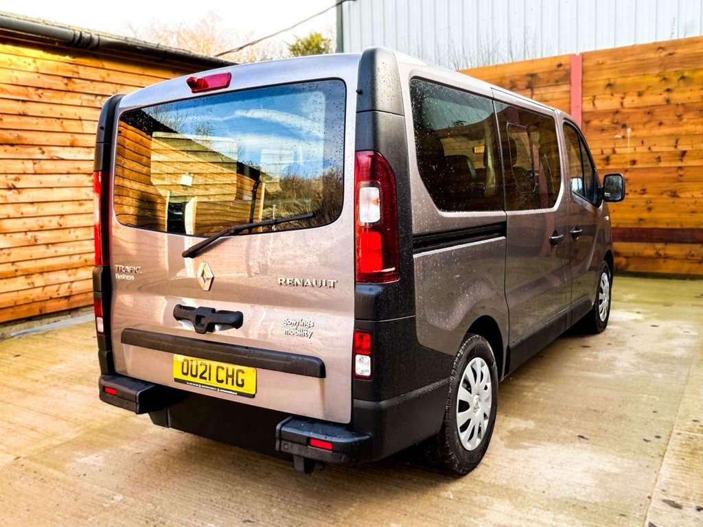 Renault Trafic 5 Seat Auto Wheelchair Accessible Disabled Access ...