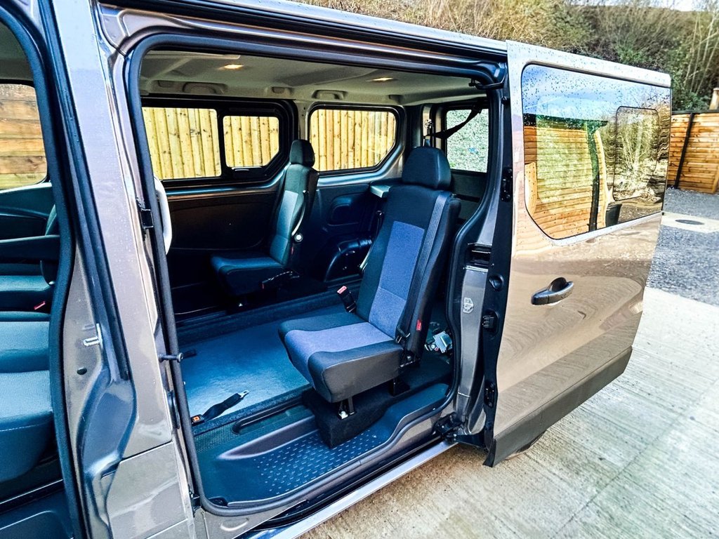 Renault Trafic 5 Seat Auto Wheelchair Accessible Disabled Access ...